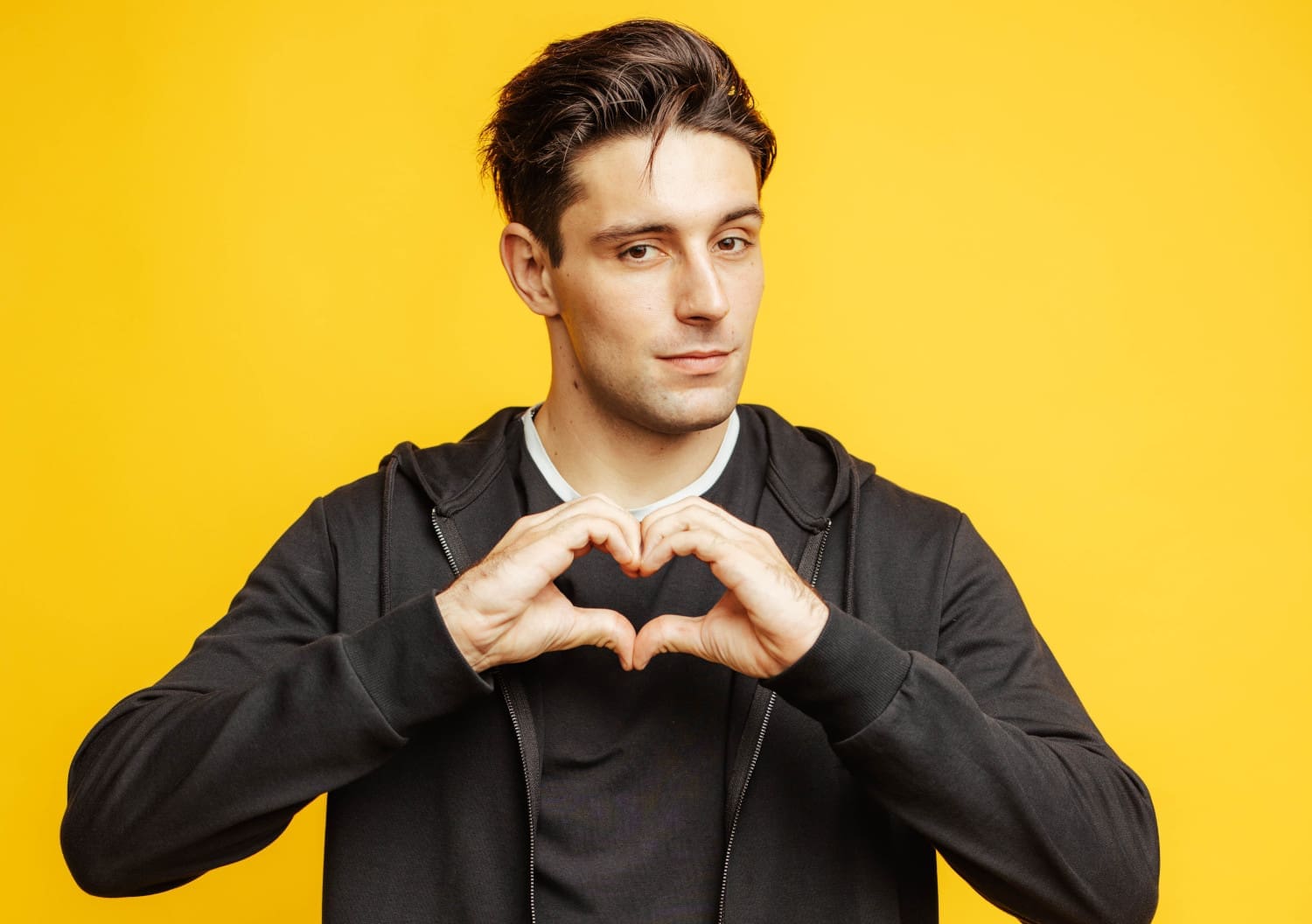 Video: Im Interview mit Singer-Songwriter Alexander Eder | schauvorbei