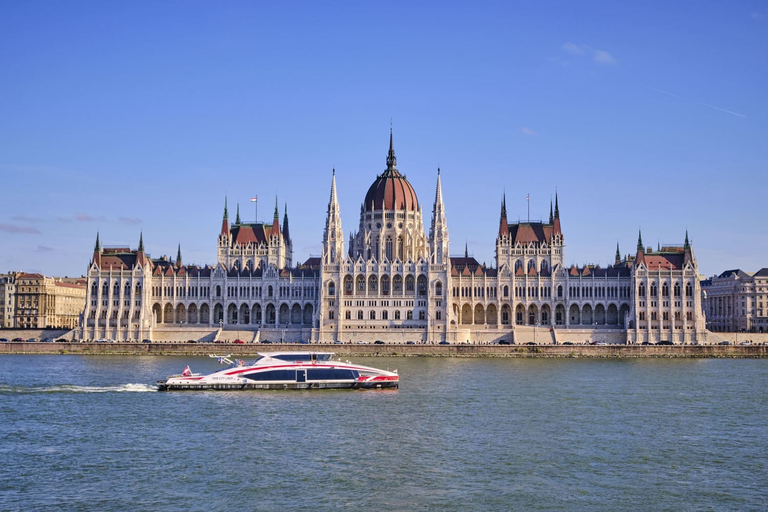 Mit dem Twin City Liner nach Budapest | schauvorbei