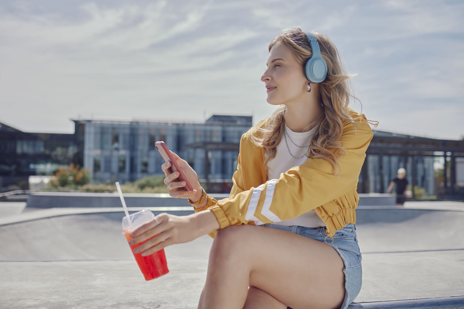 Hört, hört! Diese 9 Podcasts bereichern deine Playlist | schauvorbei