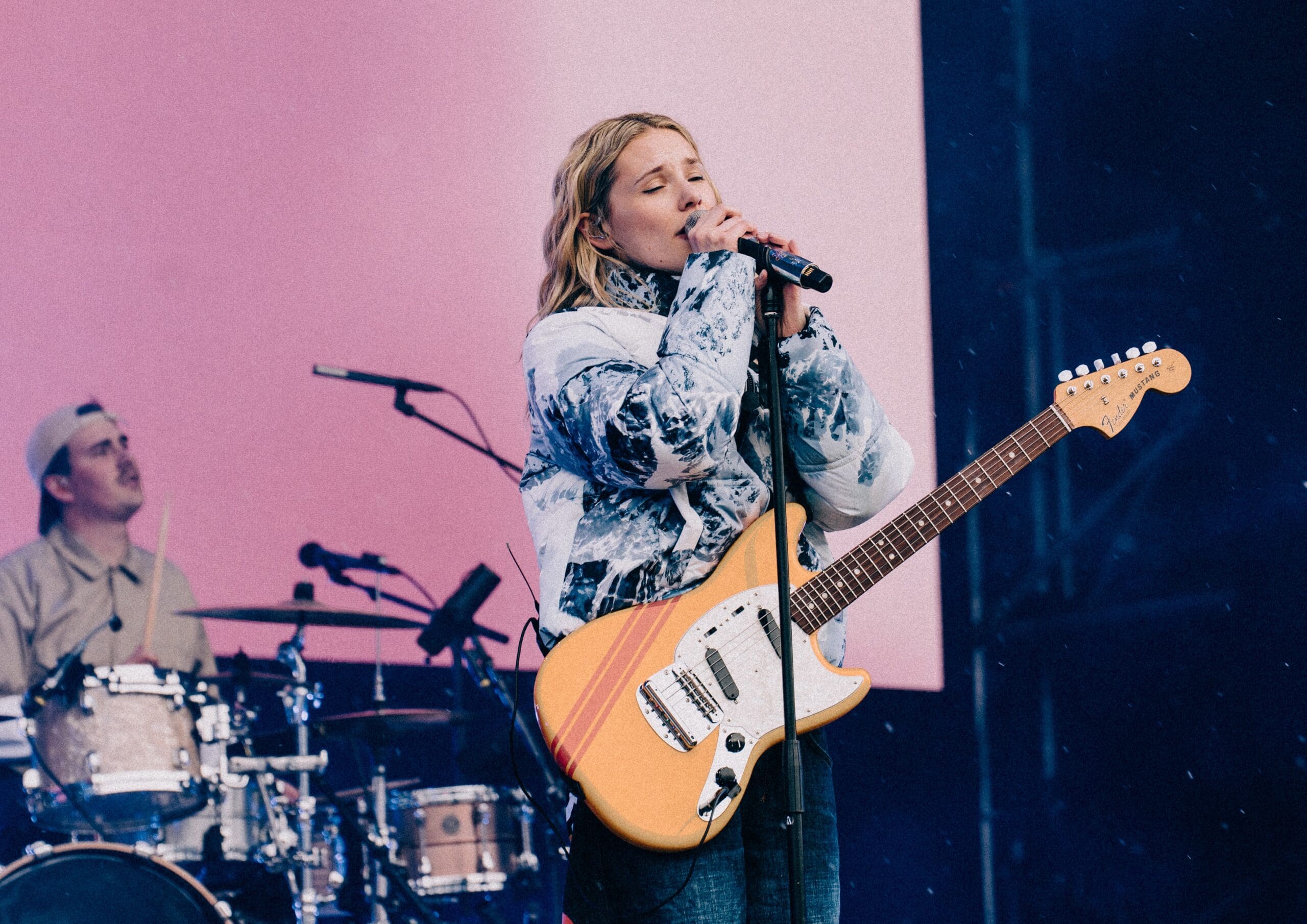 Esther Graf: „Ich musste wieder leben, um Songs zu schreiben“ | schauvorbei