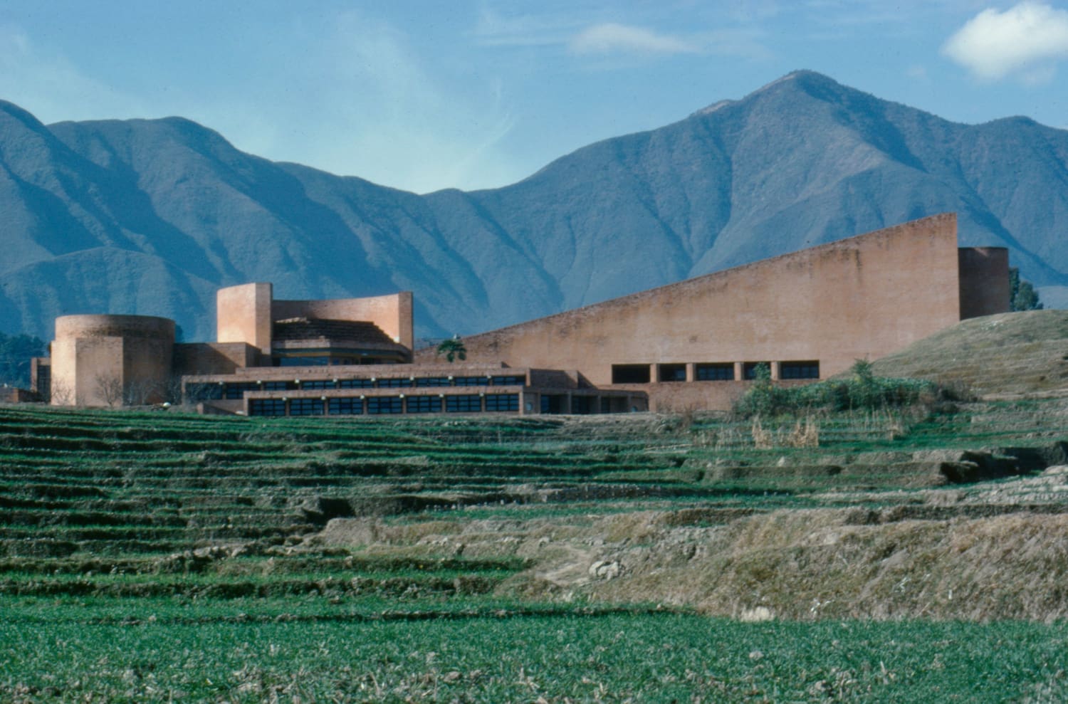 Globálne – neutrálne: Architektúra z Rakúska v Afrike a Ázii 1955–1989 ...