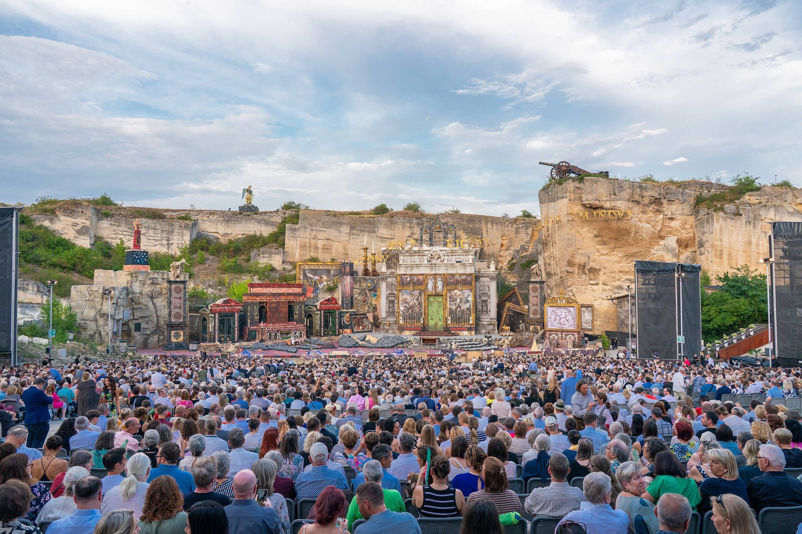 Oper Im Steinbruch Tosca Premiere Mit Knalleffekt Schauvorbei Oper Im Steinbruch Tosca Premiere Mit Knalleffekt Schauvorbei
